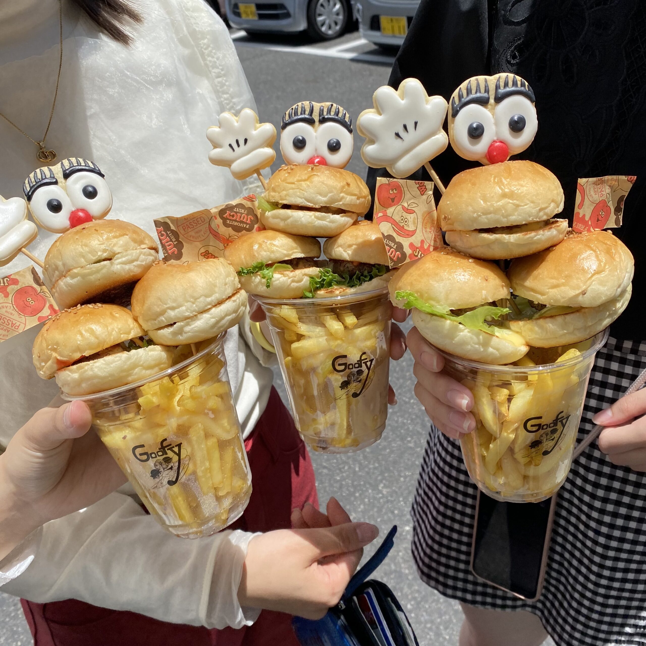 2022年6月8日(水) Goofy BURGER CAFE - ミエ・ヘア・アーチストアカデミー｜美容理容専門学校｜三重県四日市市